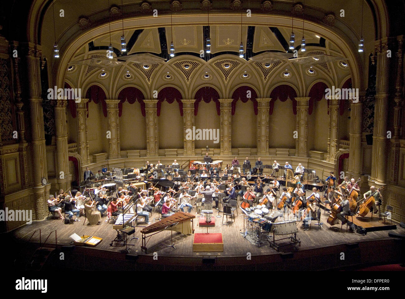Orchestre symphonique Banque de photographies et d’images à haute ...