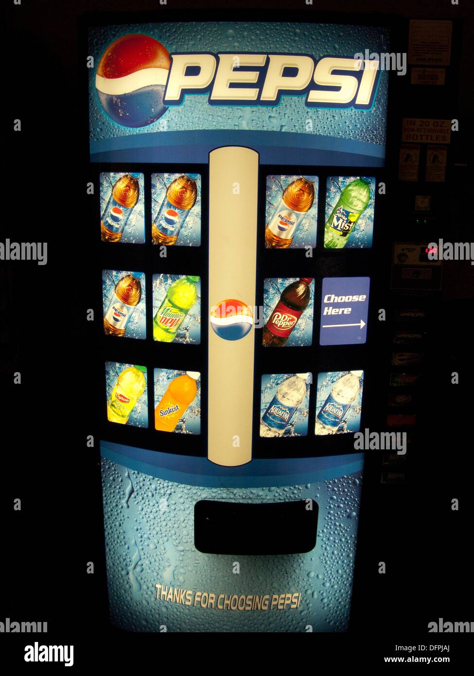 Distributeur automatique de pepsi Banque de photographies et d’images à ...