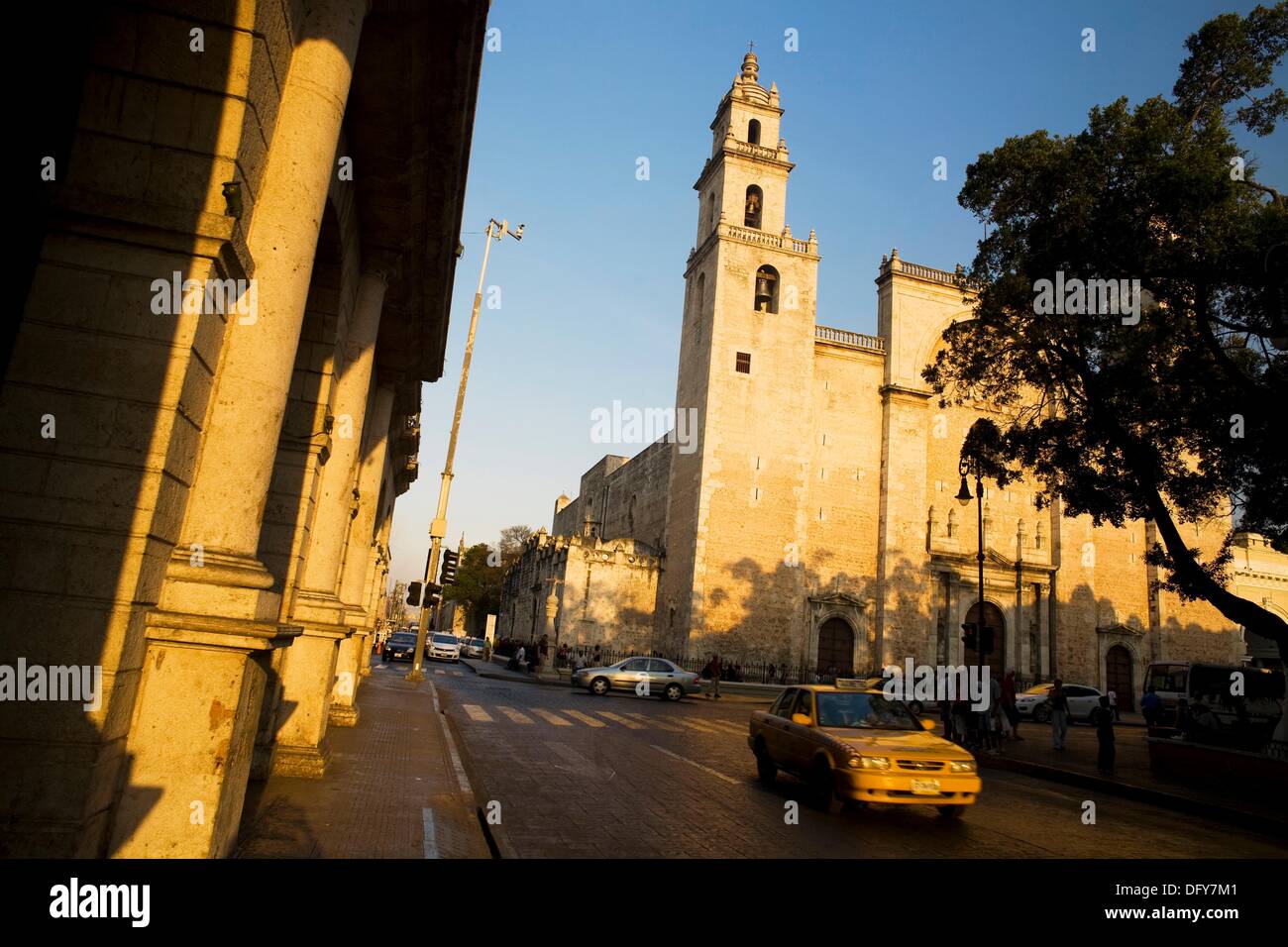 Merida Mexico Zocalo Cathedral Banque d'image et photos - Alamy
