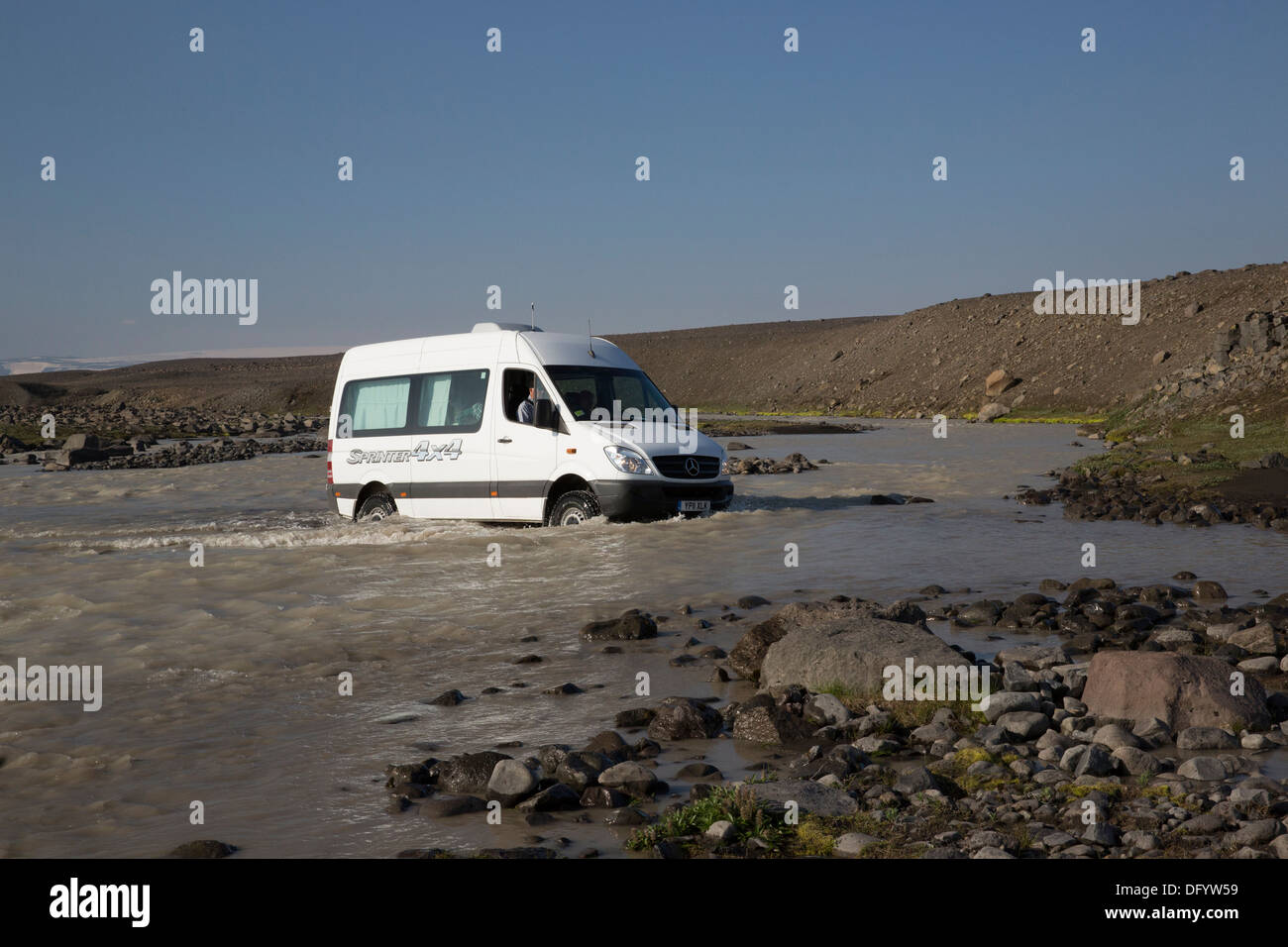 Mercedes sprinter blanc Banque de photographies et d’images à haute ...