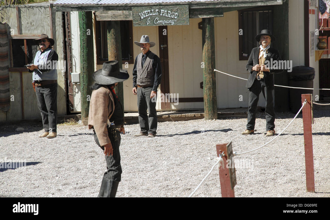 Cowboy duel Banque de photographies et d’images à haute résolution - Alamy