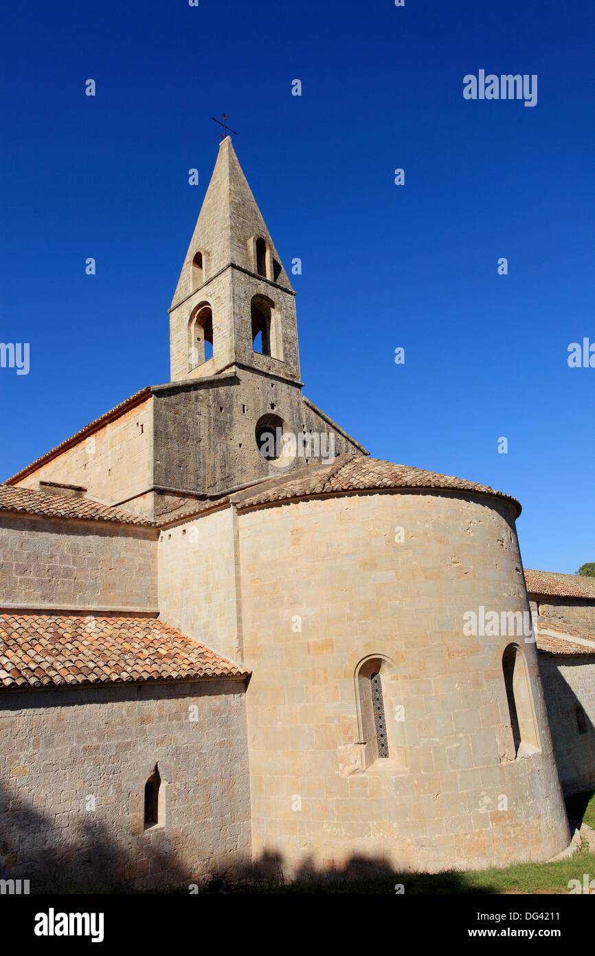 Cloister abbaye du thoronet var Banque de photographies et d’images à haute résolution - Alamy