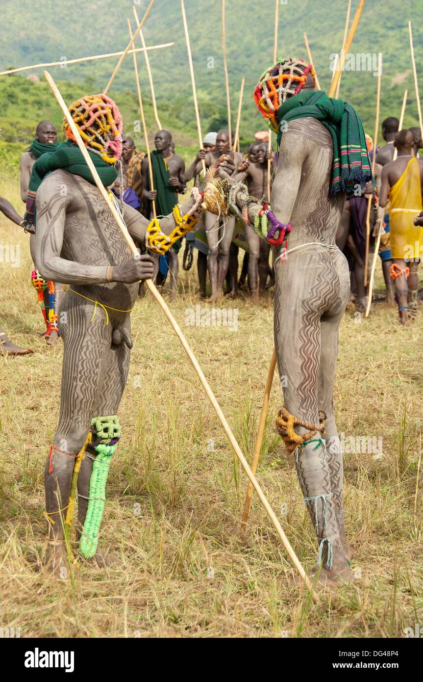 Donga Stick Fighters Surma Tribe Banque d'image et photos - Alamy