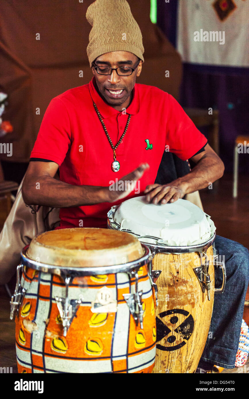 Conga drum Banque de photographies et d’images à haute résolution - Alamy