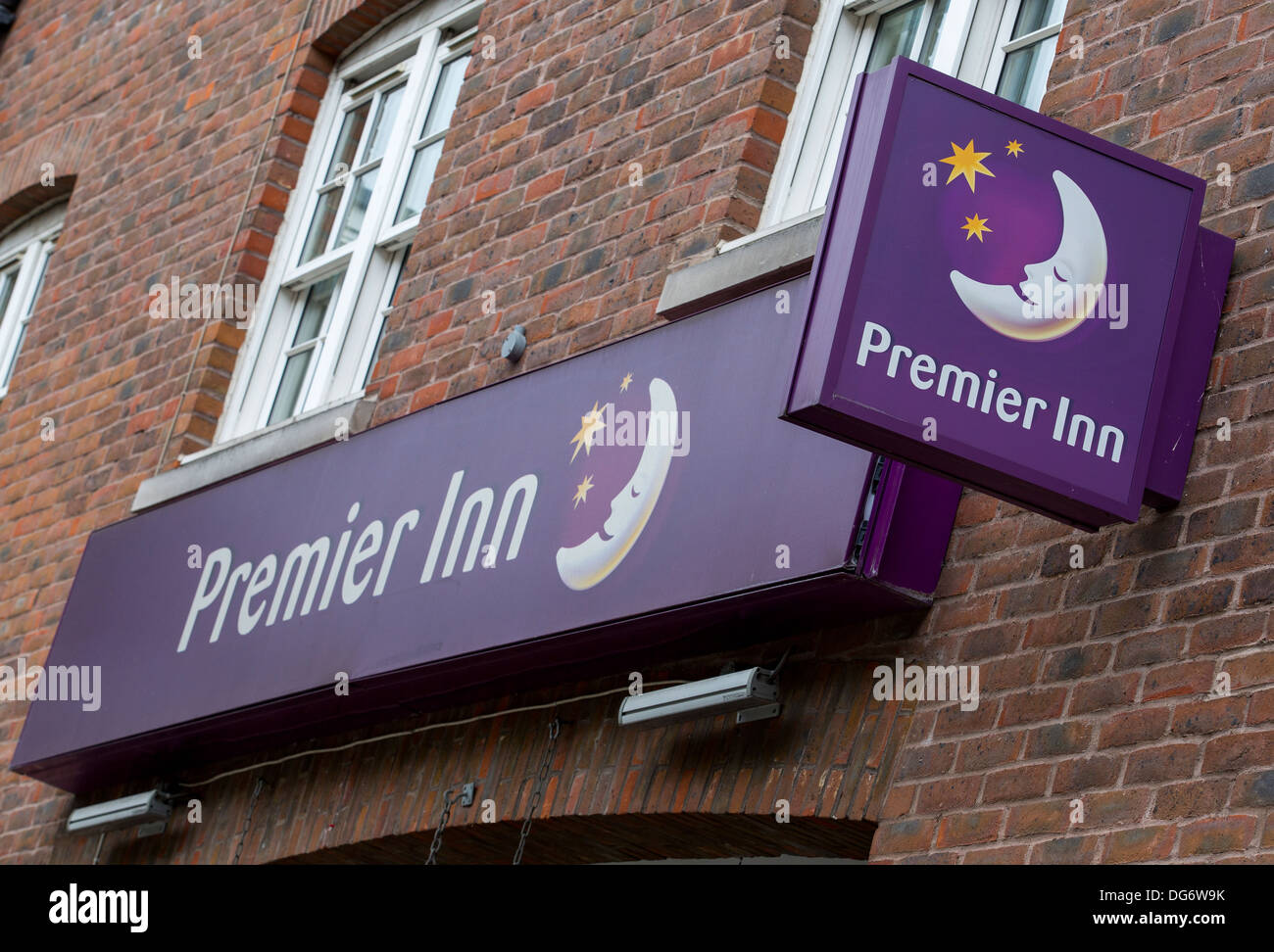 Premier inn sign Banque de photographies et d’images à haute résolution ...