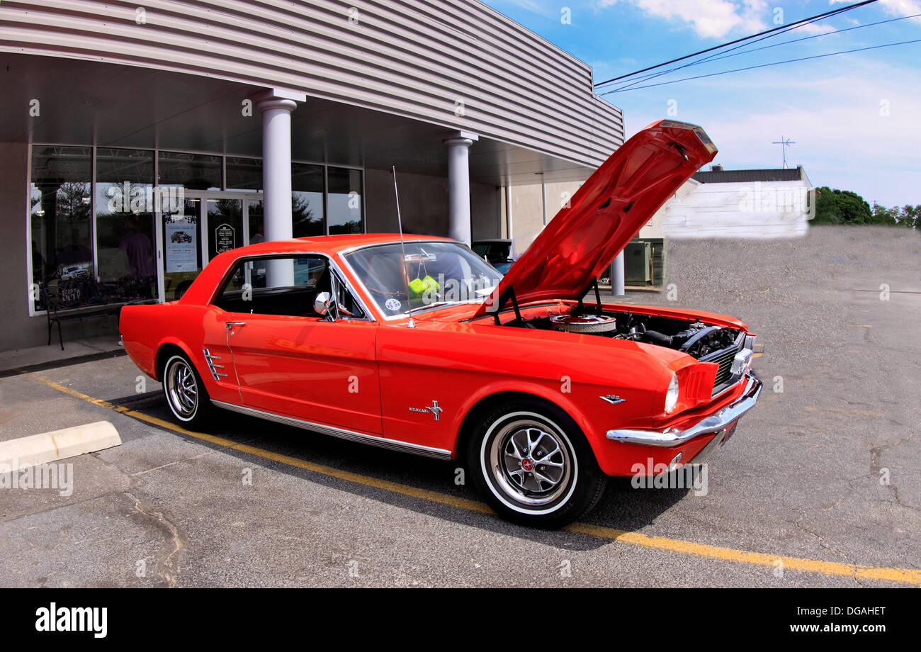 Restored classic car ford mustang Banque de photographies et d’images à ...