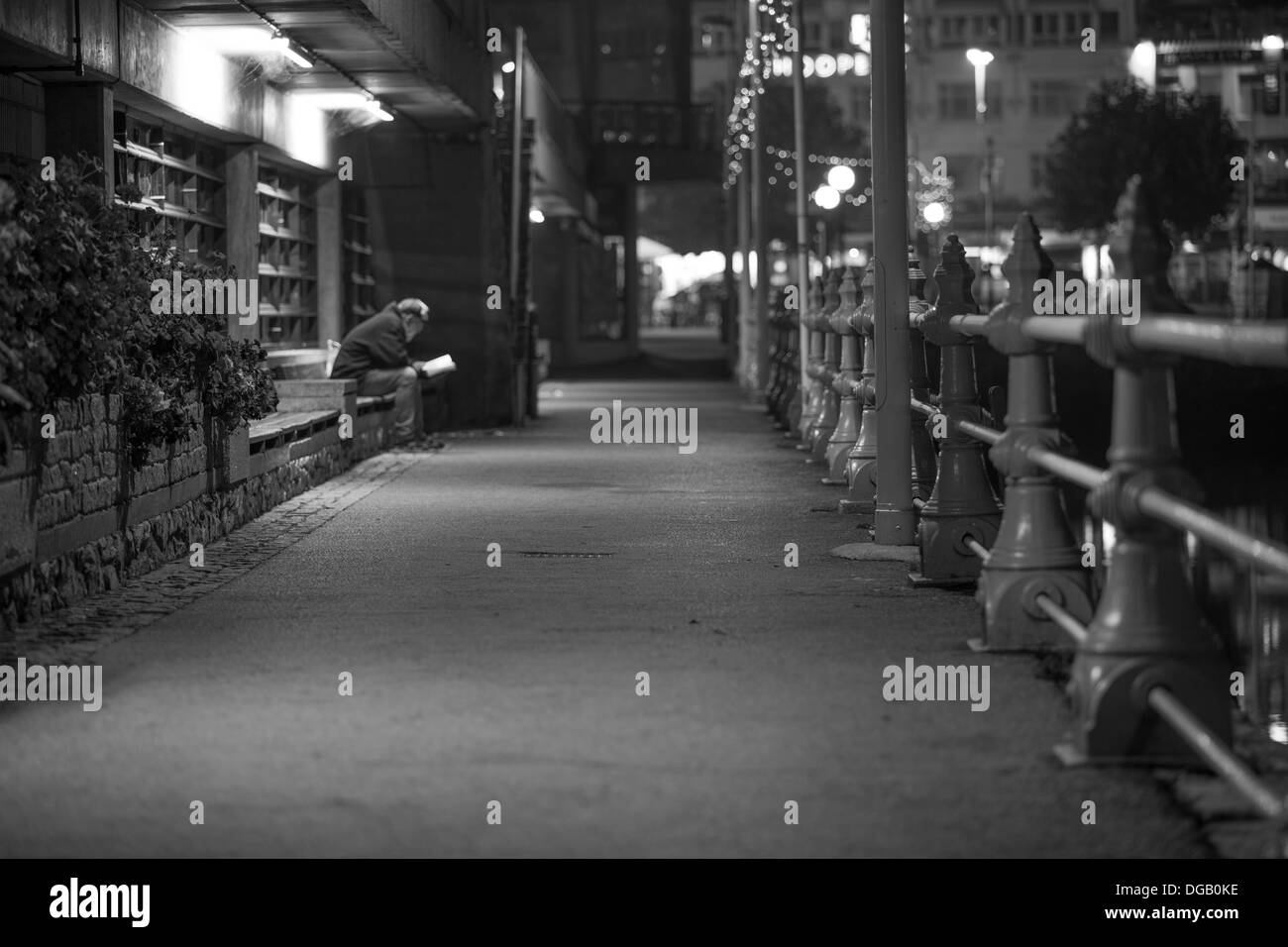 Homme solitaire Banque de photographies et d’images à haute résolution ...