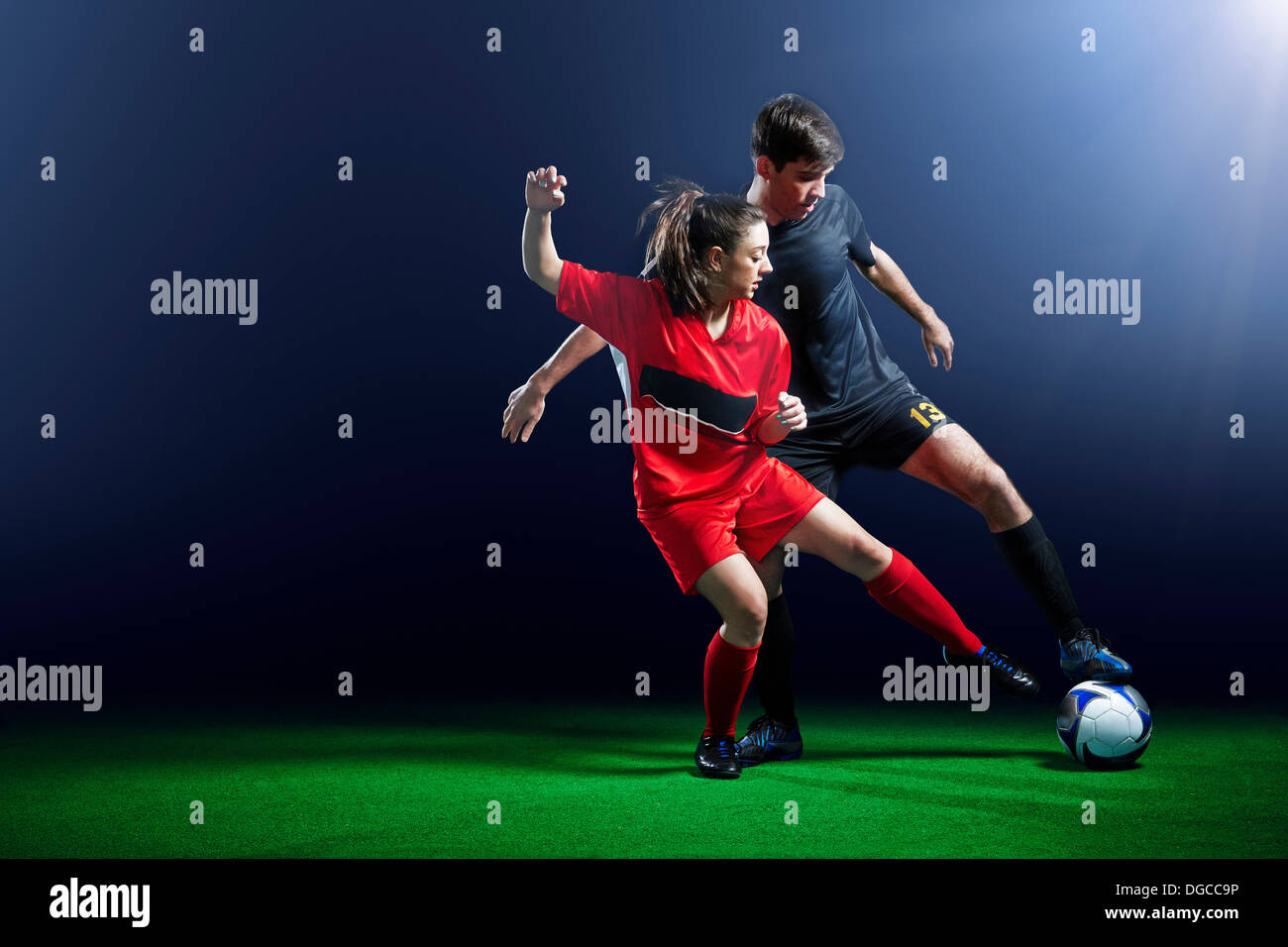 Football action pleine longueur tacle Banque de photographies et d ...