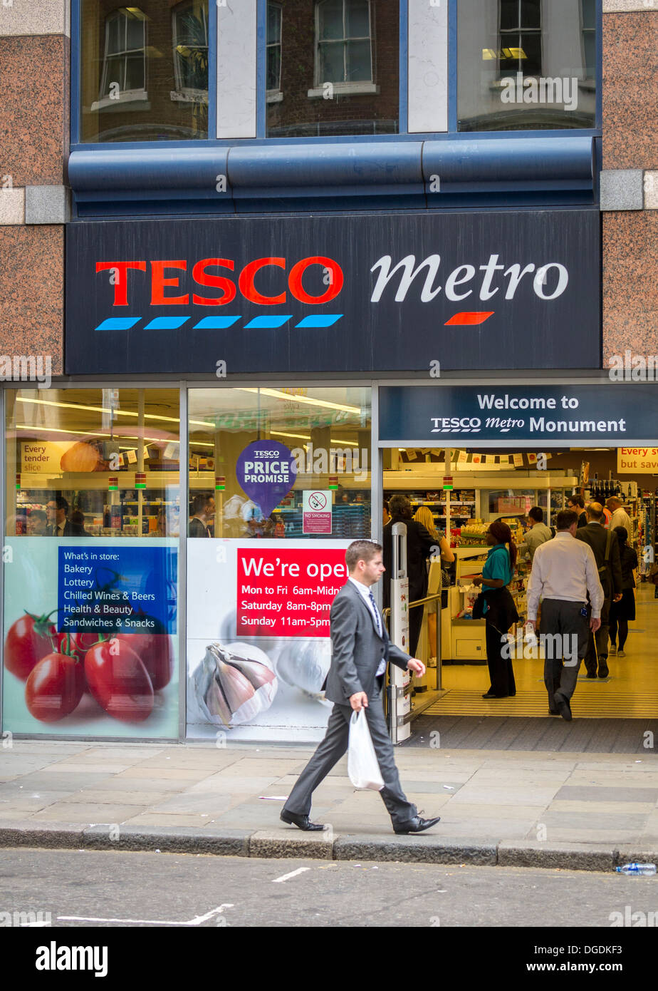 Tesco metro supermarket Banque de photographies et d’images à haute ...