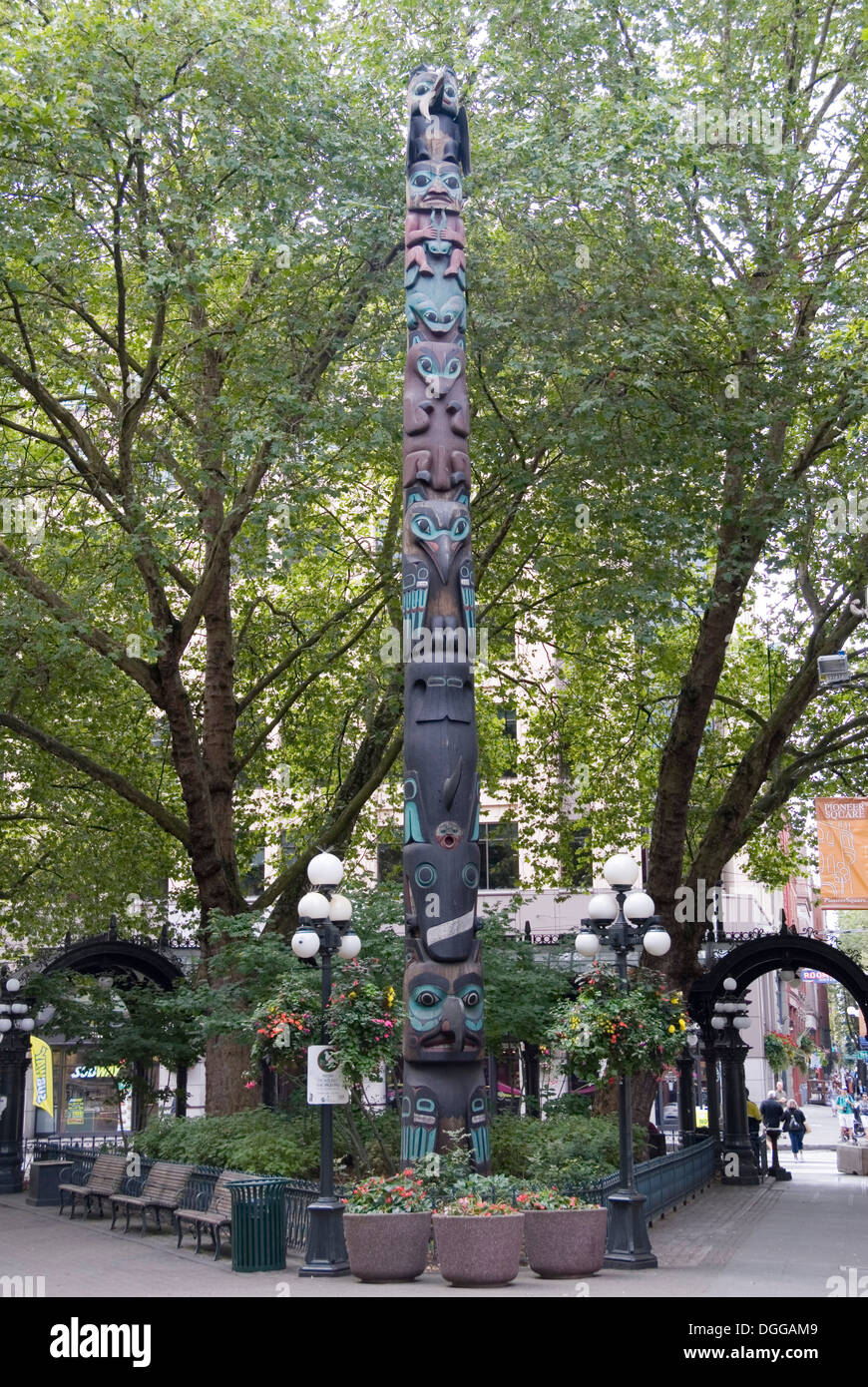 Totem indien tlingit Banque de photographies et d’images à haute ...