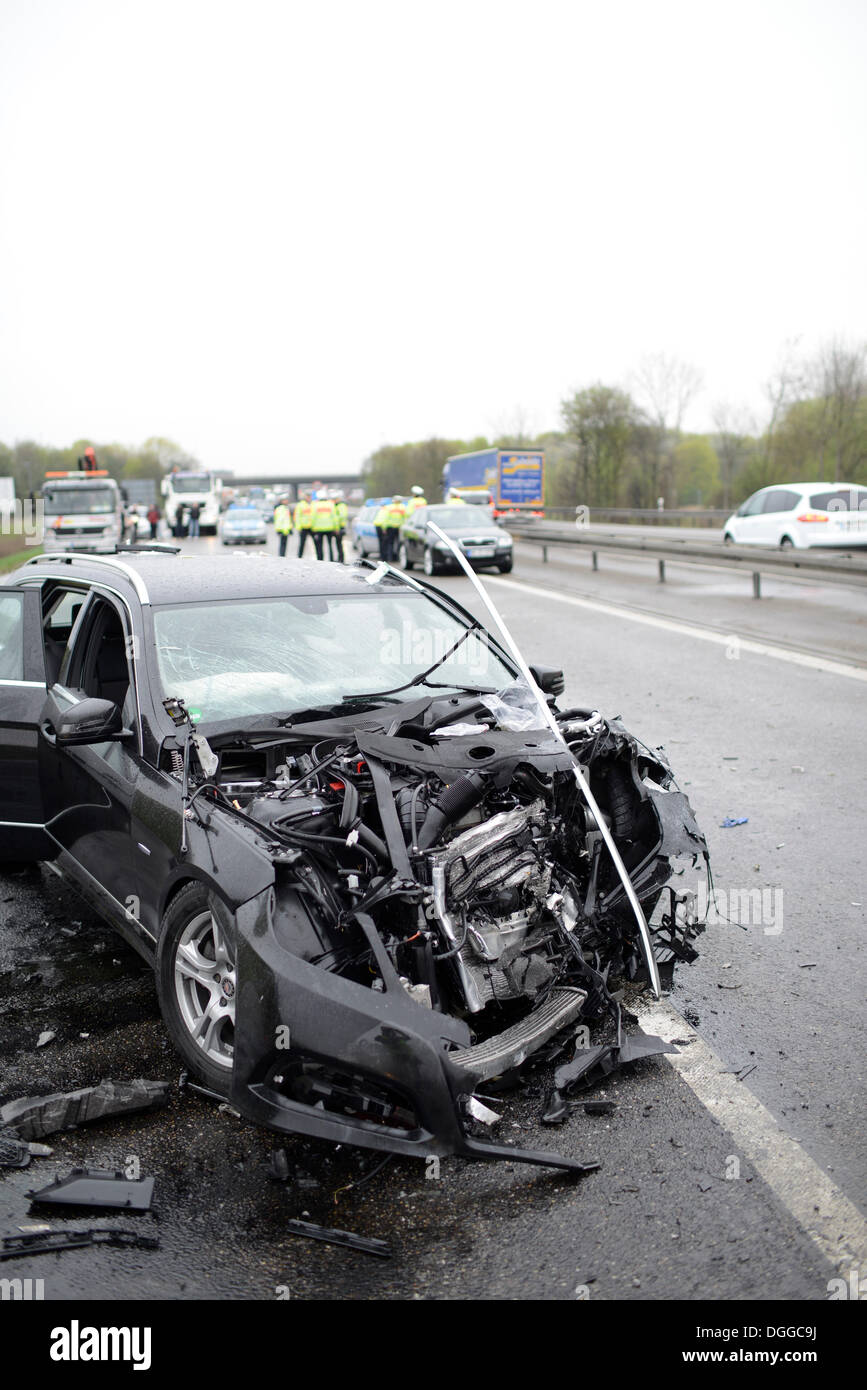 Fatal accident de la route causé par un mauvais sens sur l'autoroute A ...