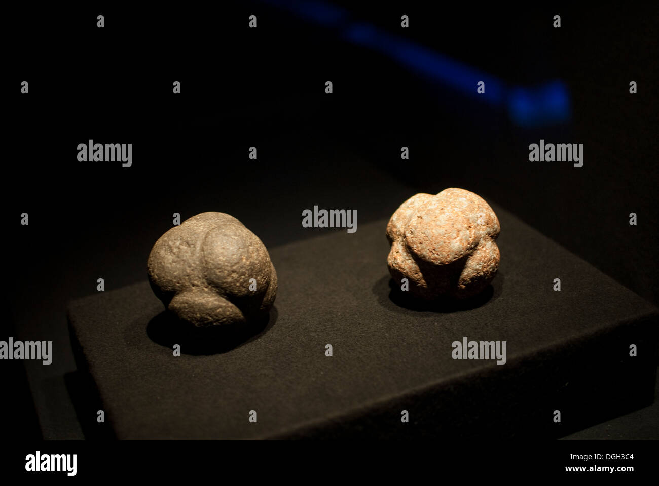 Carved stone balls Banque de photographies et d’images à haute ...