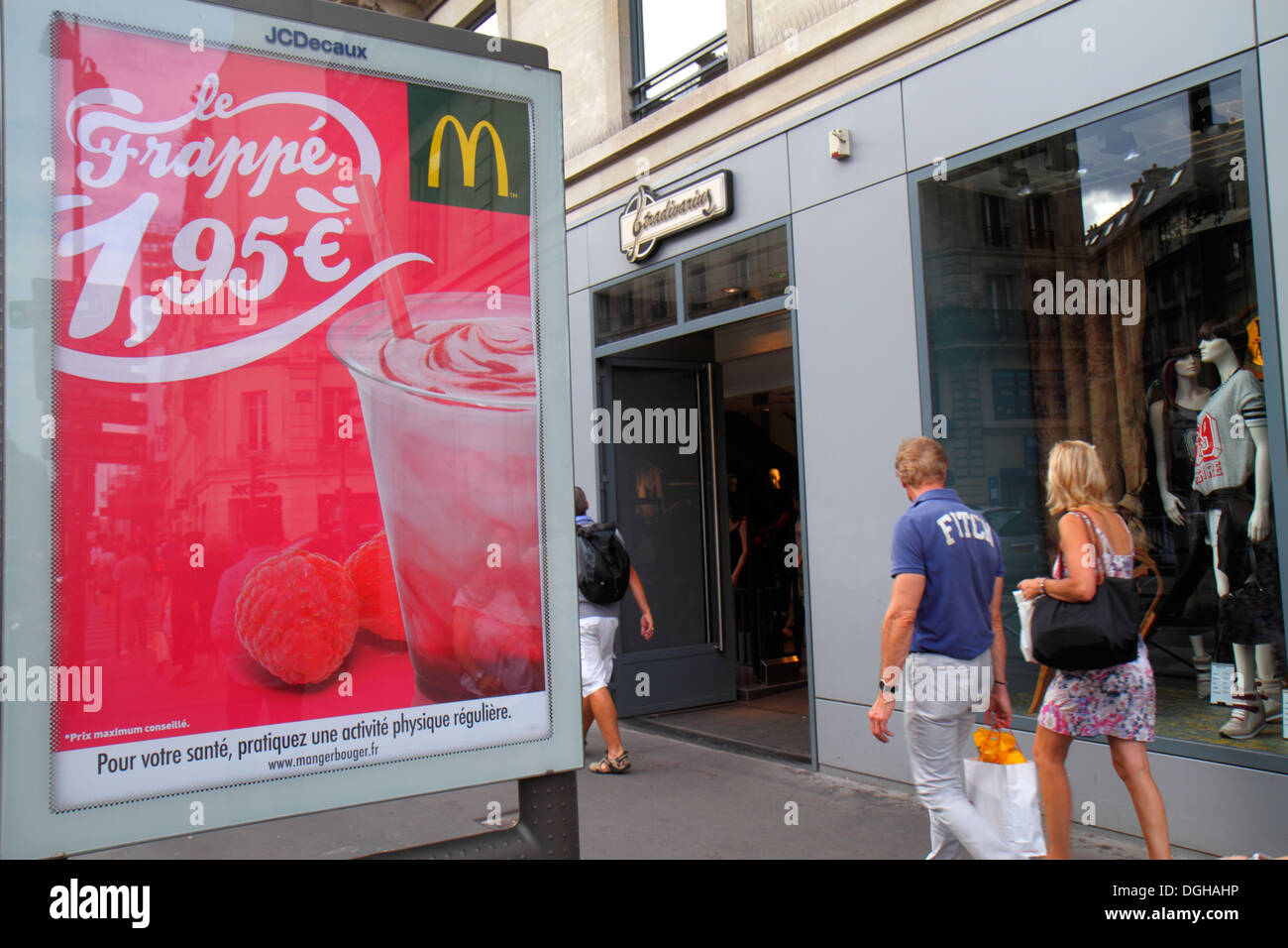 Advertisement advertising billboard mcdonald's Banque de photographies ...