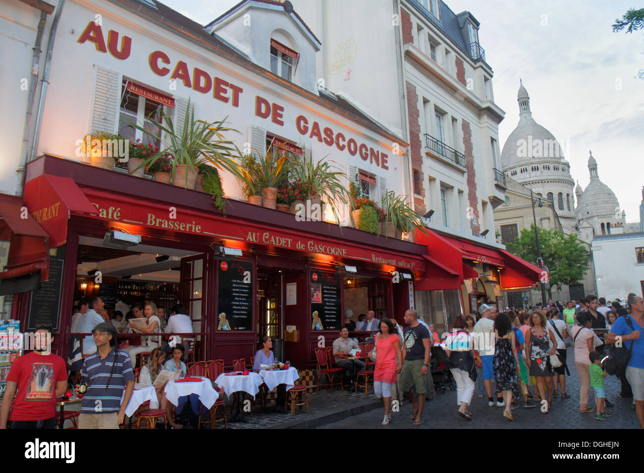 Rue cadet paris Banque de photographies et d’images à haute résolution ...