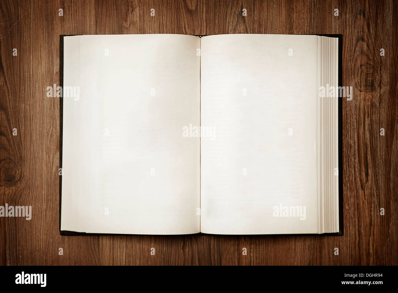 Livre sur table Banque de photographies et d’images à haute résolution ...