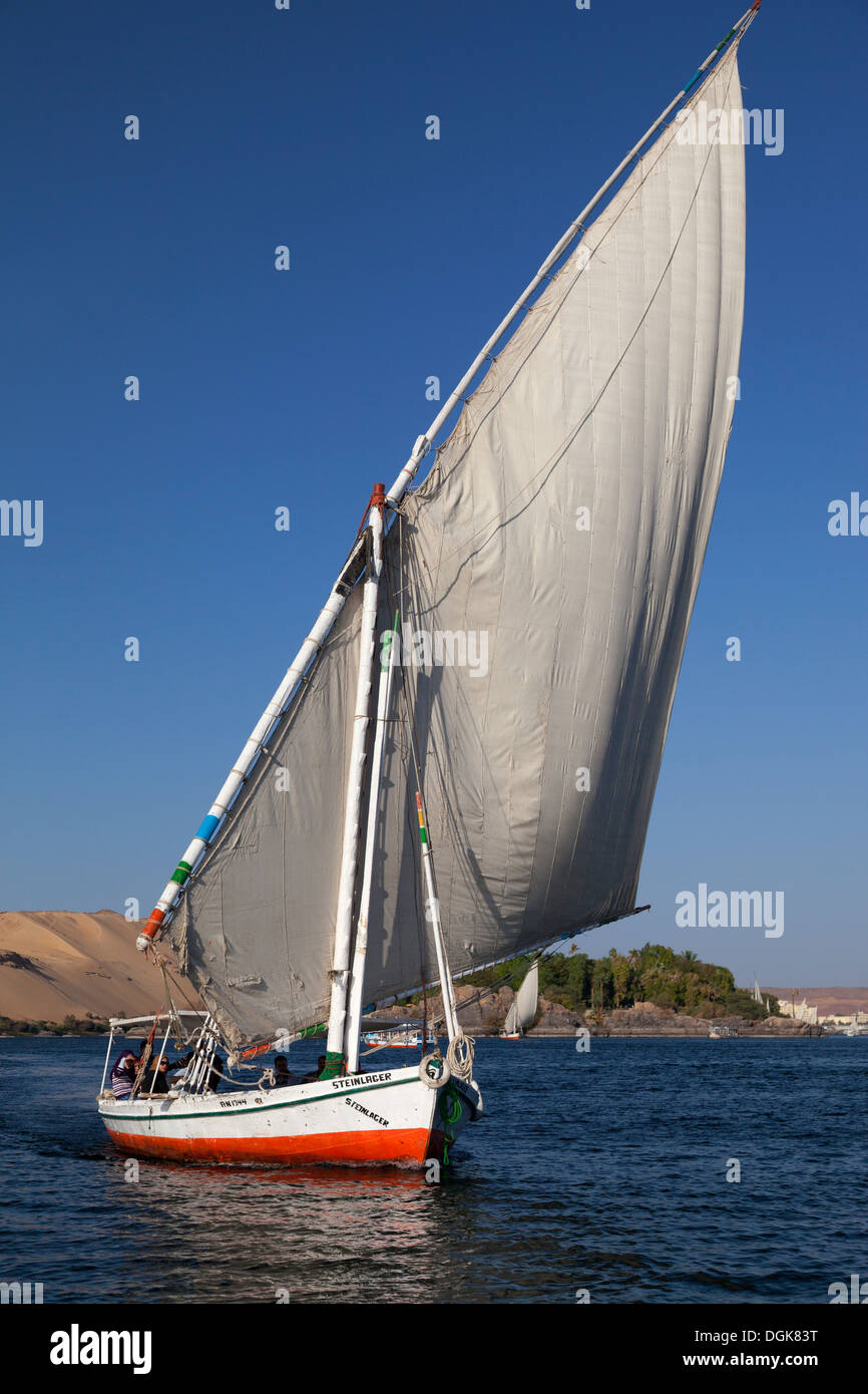 Felouques au bord du nil Banque de photographies et d’images à haute ...