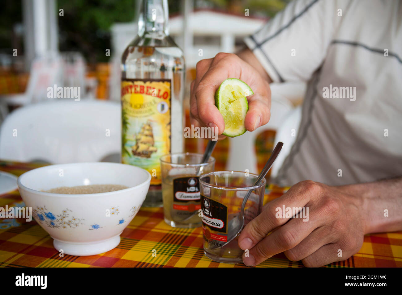 Ti punch drink with sugar cane and rum Banque de photographies et d ...