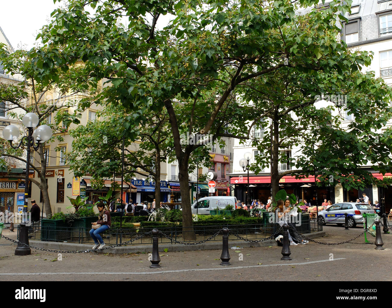 Rue contrescarpe paris Banque de photographies et d’images à haute ...