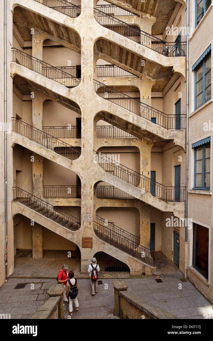 Traboules escaliers dans la Croix-Rousse, Lyon, Département du Rhône ...