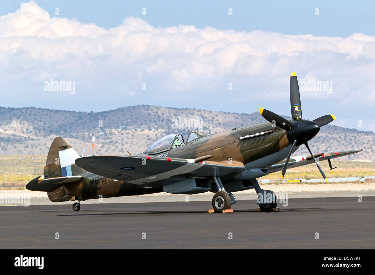 Spitfire mk xiv Banque de photographies et d’images à haute résolution ...