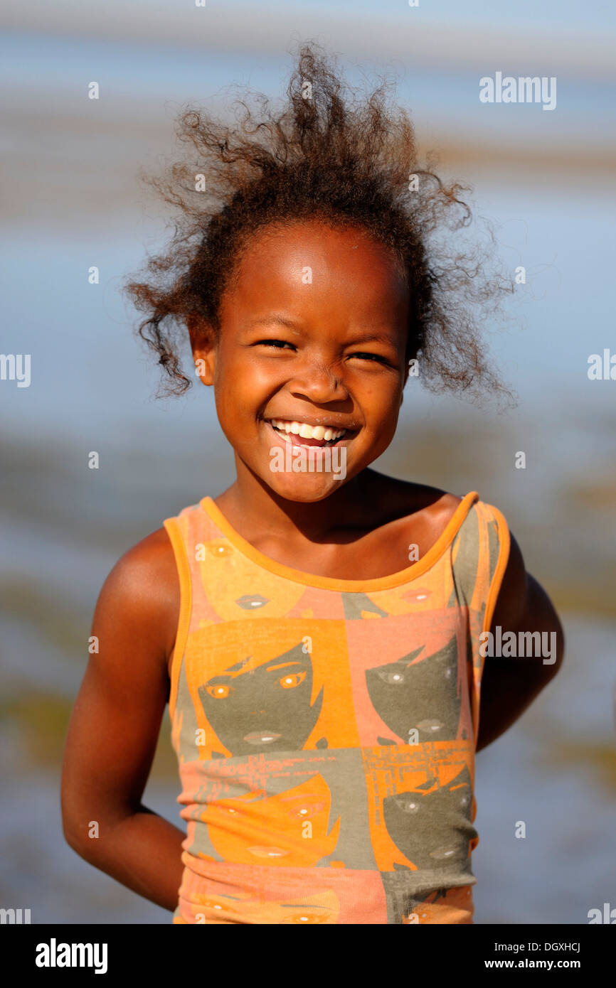 Enfant de madagascar Banque de photographies et d’images à haute ...