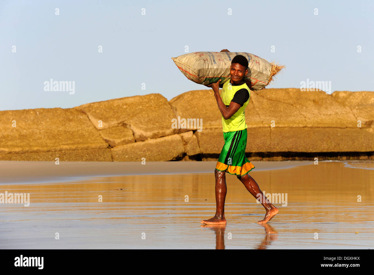 Malagasy man Banque de photographies et d’images à haute résolution - Alamy
