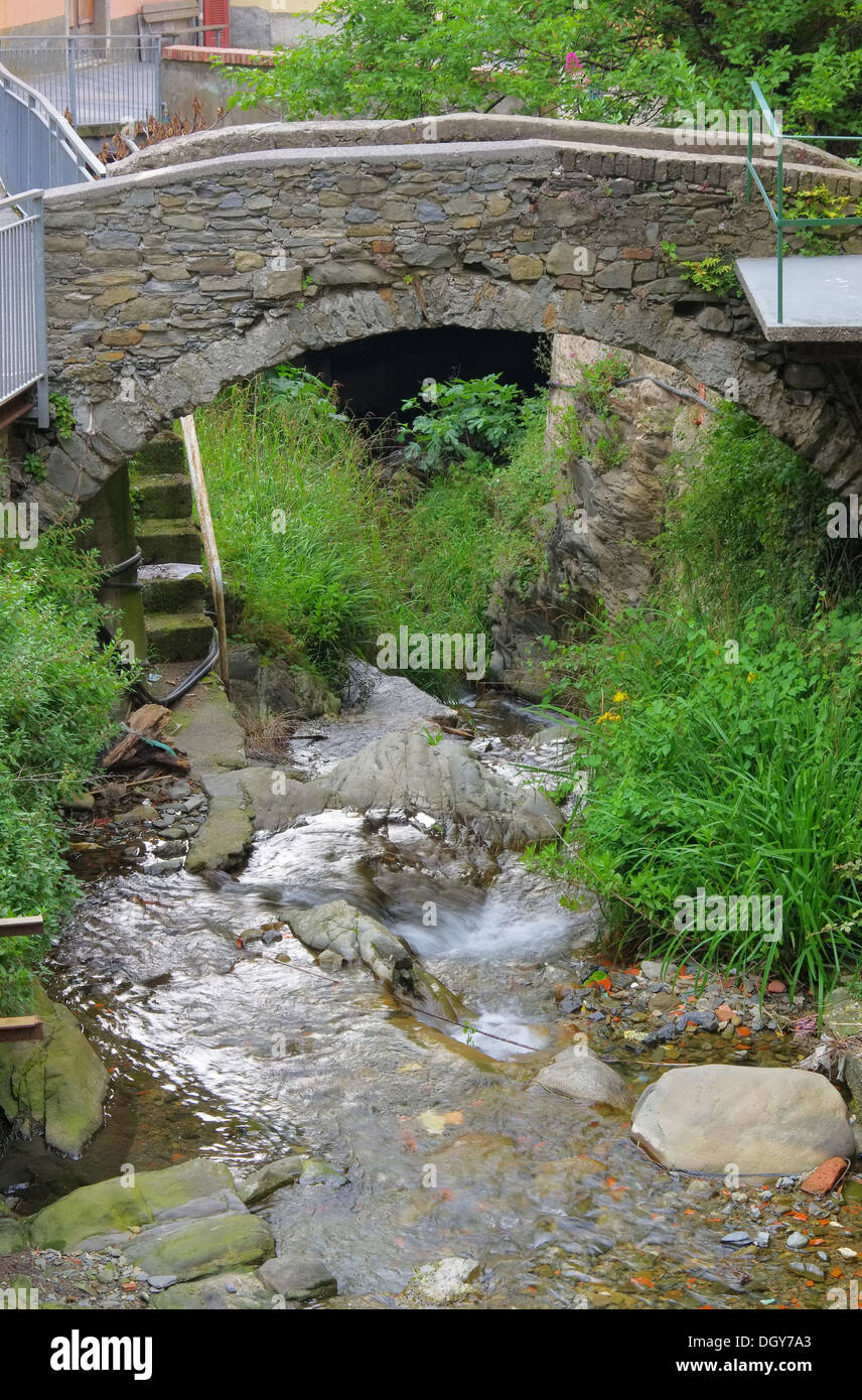Pont en pierre naturelle Banque de photographies et d’images à haute ...