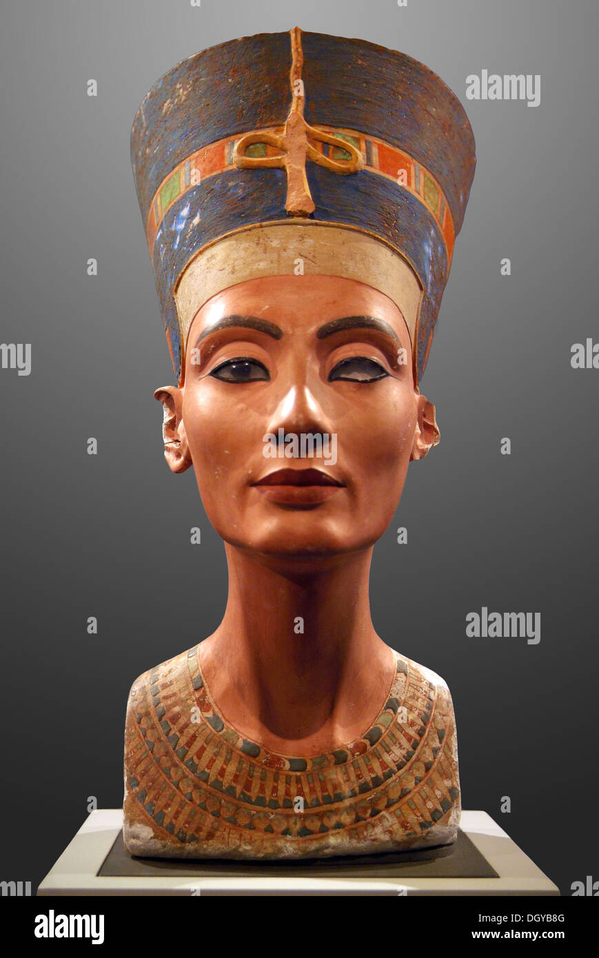 5619. Néfertiti (ca. 1370 BC - ca. 1330 av. J.-C.) fut l'épouse royale ...