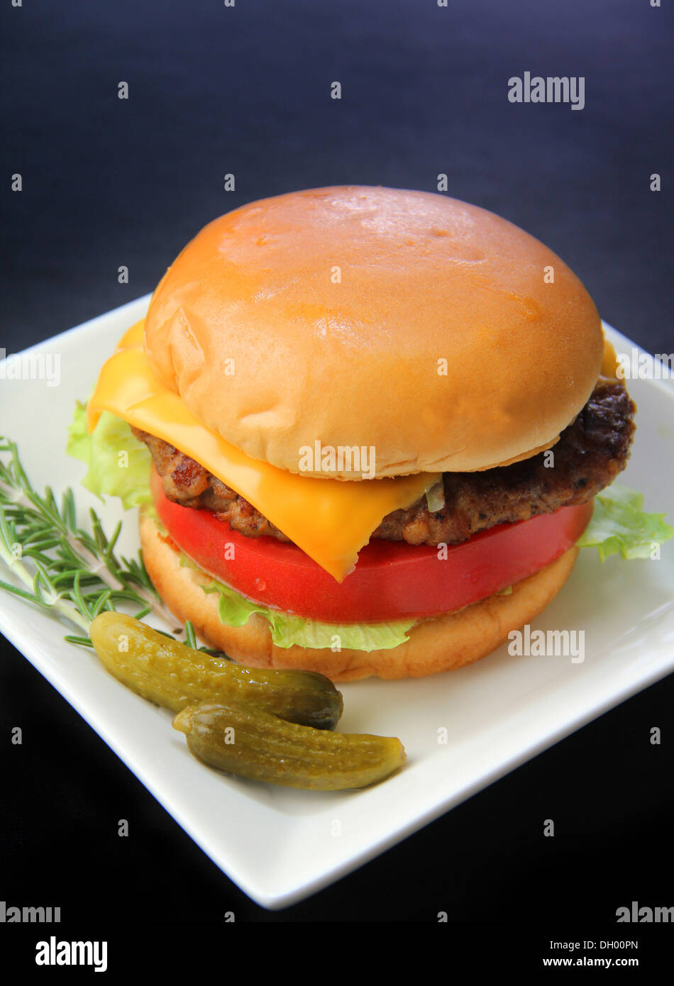Hamburger au fromage Banque de photographies et d’images à haute ...