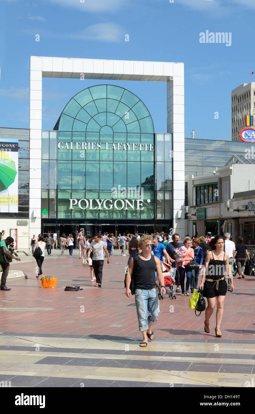 L'extérieur du Centre Commercial Polygone Shopping Centre Commercial ou ...