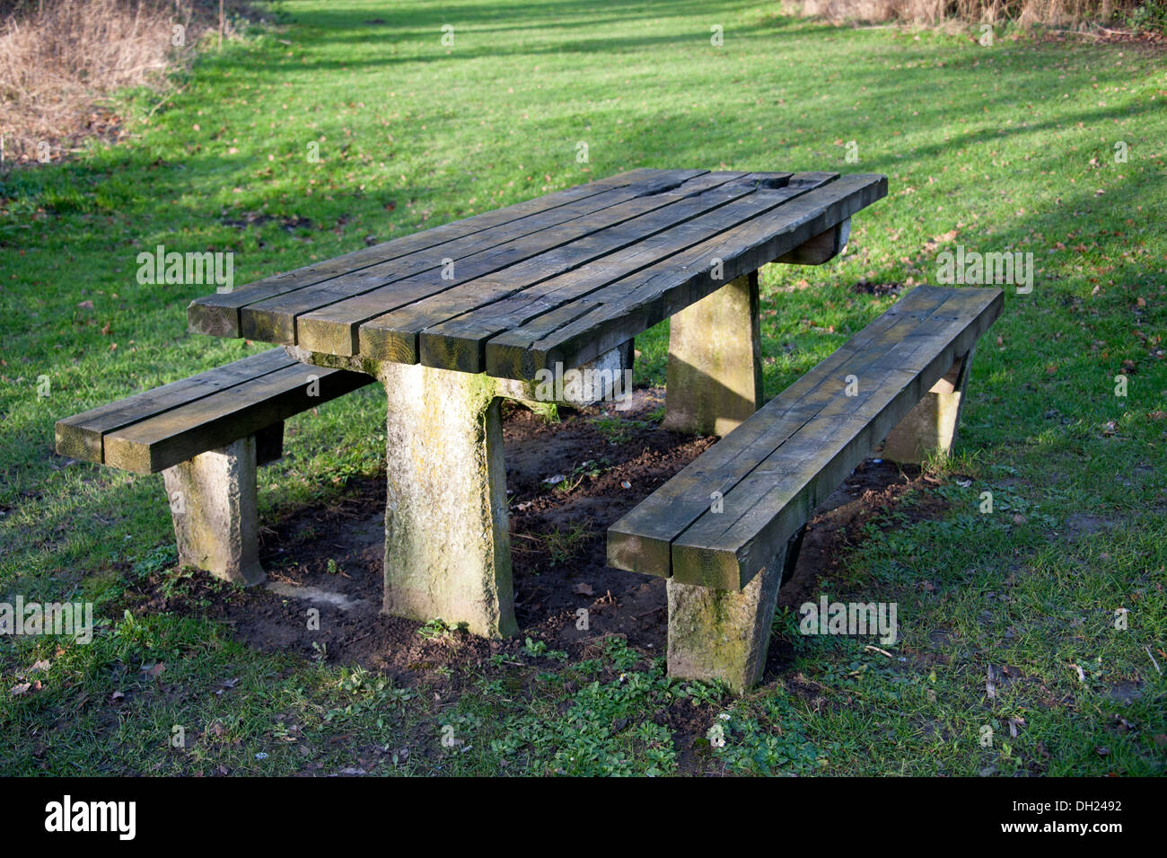 Pic nic bench Banque de photographies et d’images à haute résolution ...