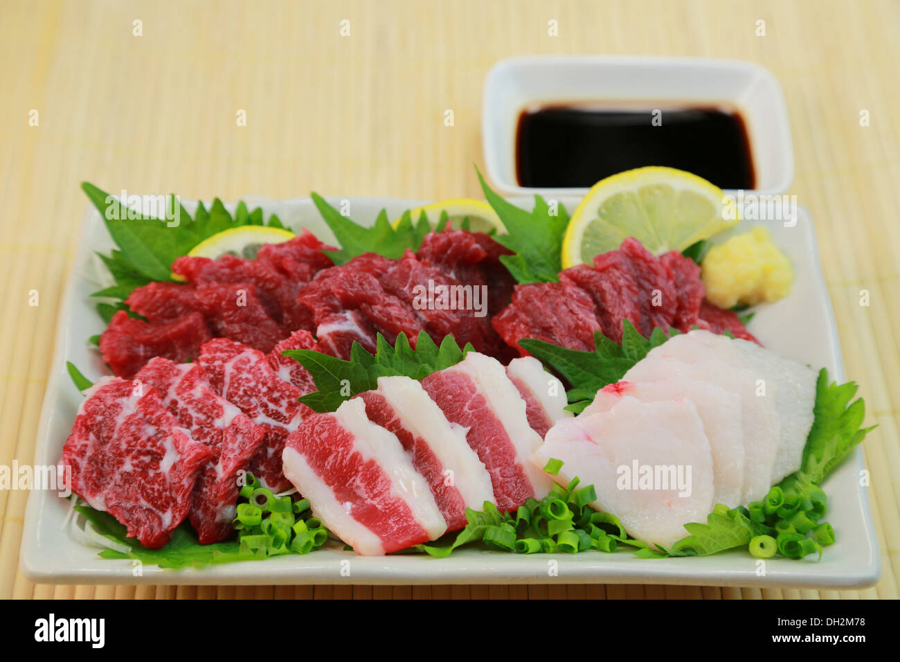 Basashi horse meat sashimi Banque de photographies et d’images à haute ...