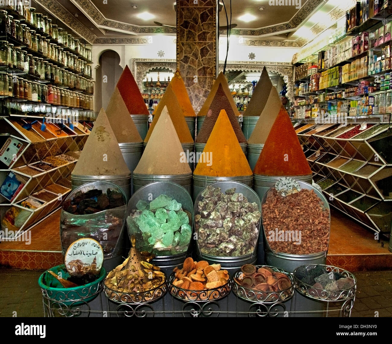 Morocco meknes spice market Banque de photographies et d’images à haute ...