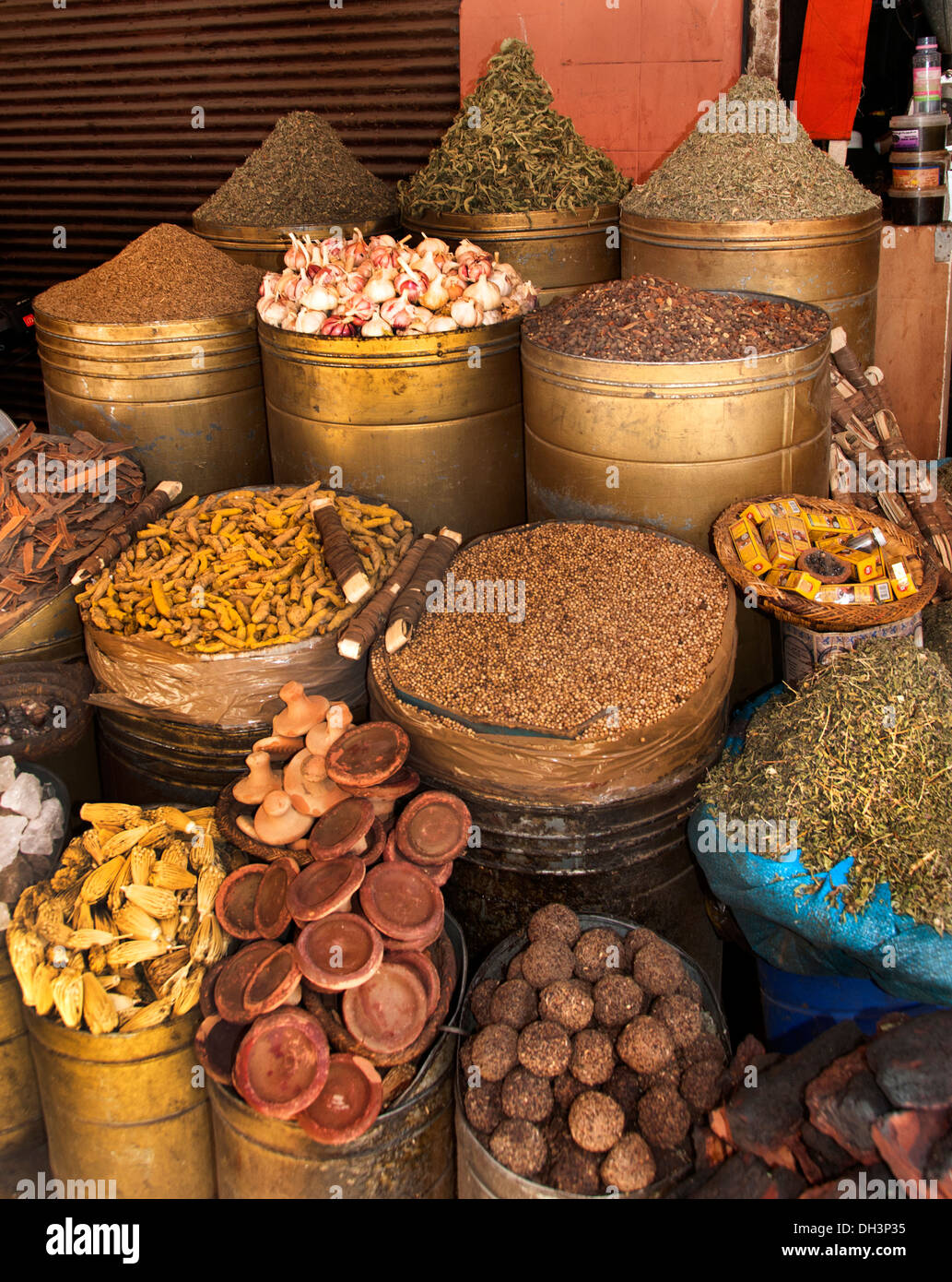 Morocco meknes spice market Banque de photographies et d’images à haute ...