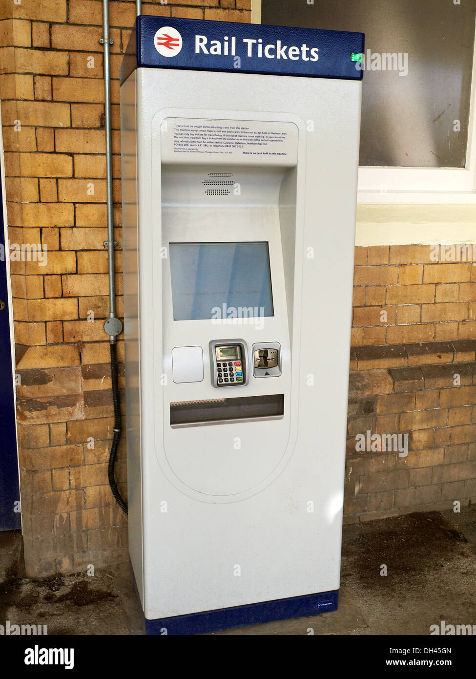 Distributeur automatique de billets en libre service Banque de ...