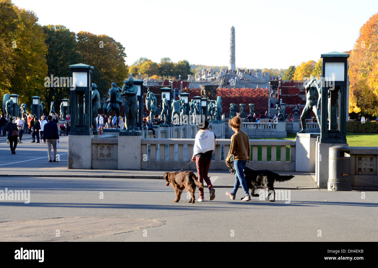Le parc de sculptures de Vigeland, Monolith, sculptures de granit du ...