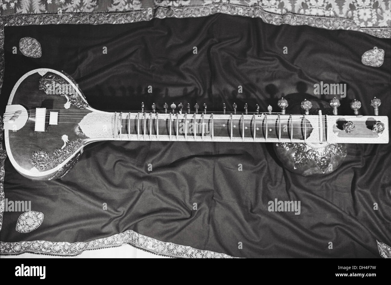 Sitar instruments Banque de photographies et d’images à haute ...