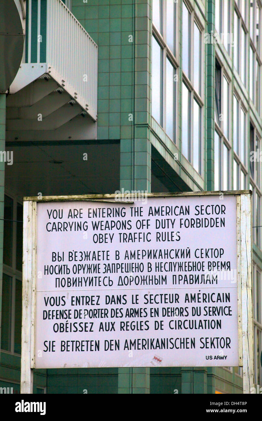American Checkpoint Charlie Sign Berlin Banque d'image et photos - Alamy