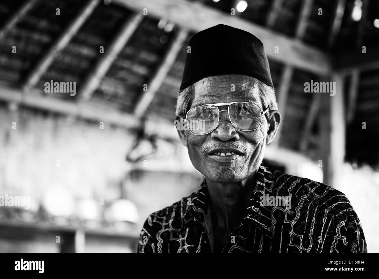 Indonesian man Banque de photographies et d’images à haute résolution ...