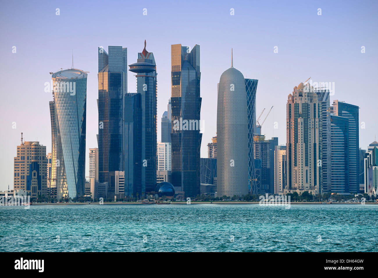 Toits de Doha avec Al Bidda Tower, Palm Tower 1 et 2, World Trade ...