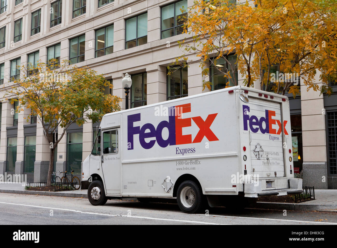 Camion fedex Banque de photographies et d’images à haute résolution - Alamy