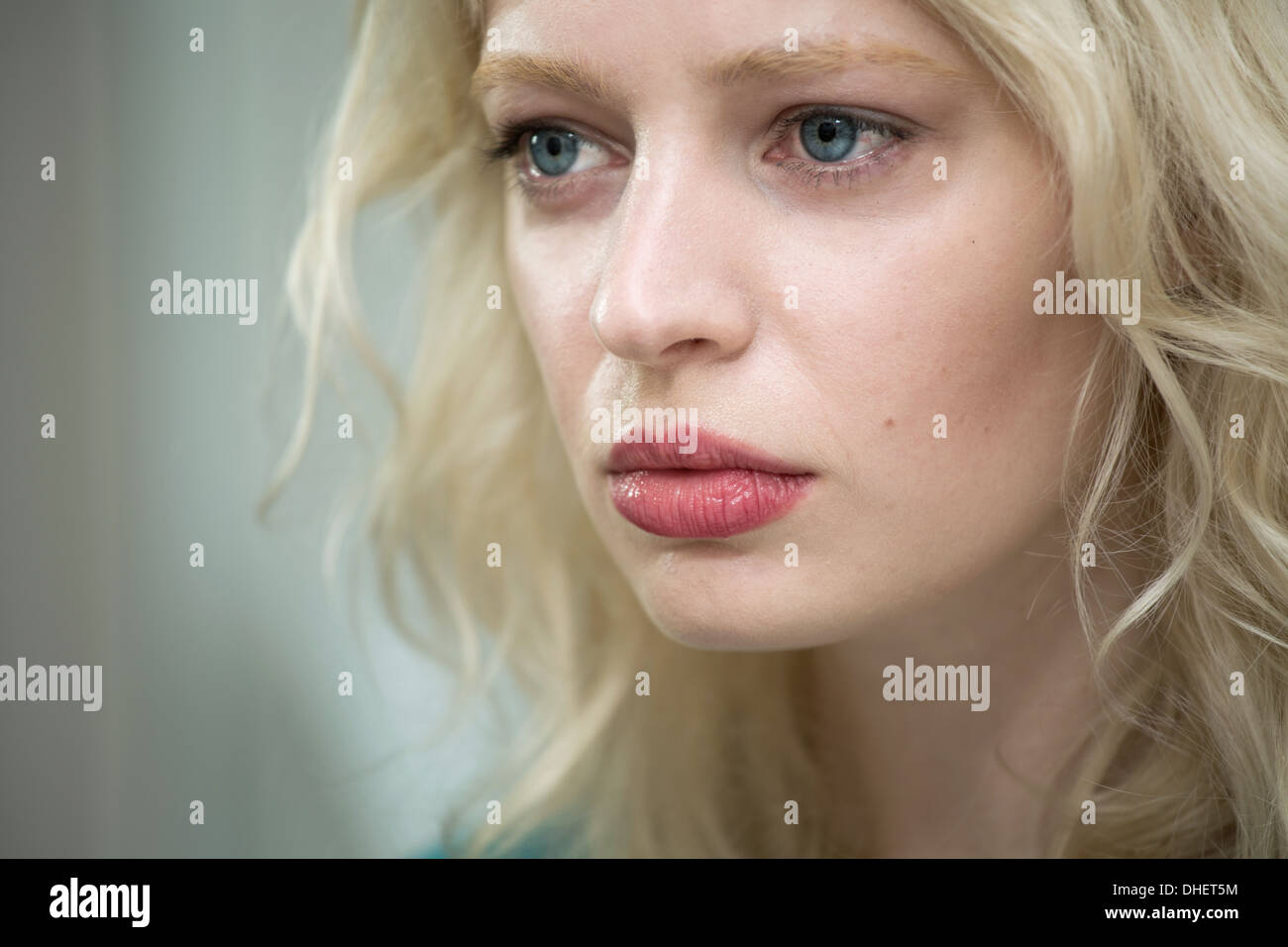 Gros plan visage triste femme adulte Banque de photographies et d ...