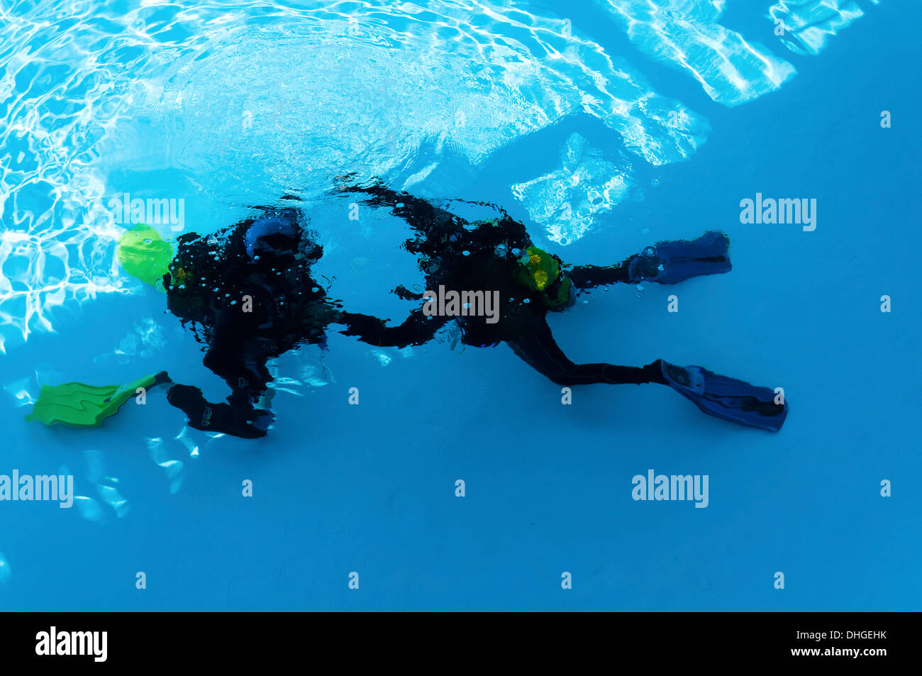 Plongeurs en piscine Banque de photographies et d’images à haute ...