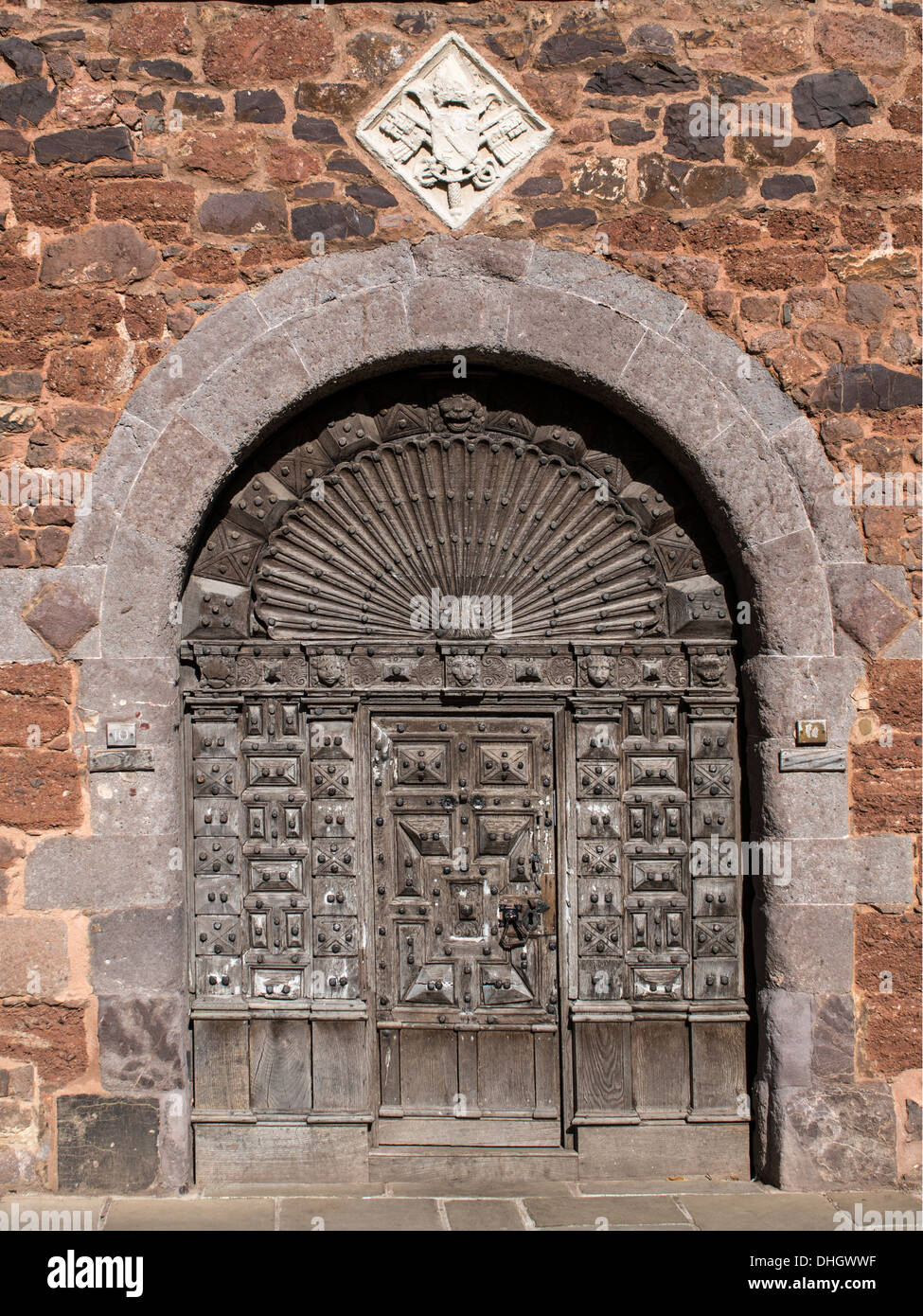 Old wooden door exeter Banque de photographies et d’images à haute ...