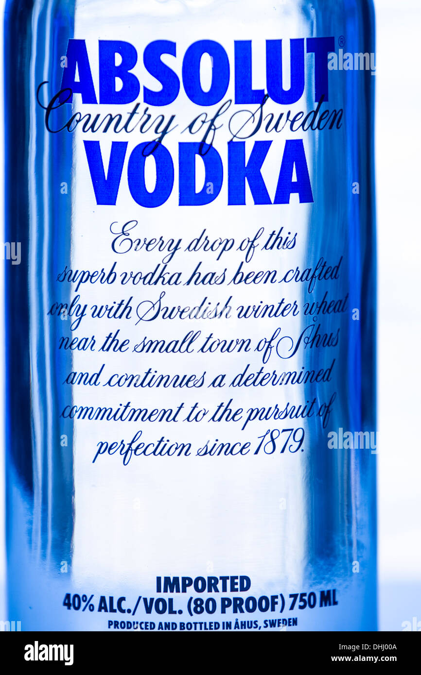 Bottle of absolute vodka Banque de photographies et d’images à haute ...