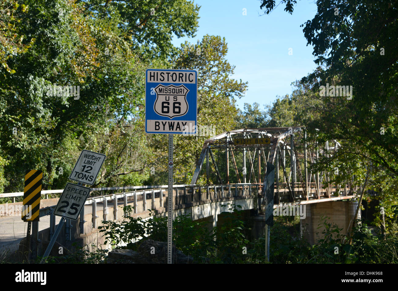 Pont de poutre caisson en acier Banque de photographies et d’images à ...