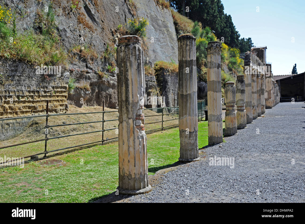 Ligne de colonnes Banque de photographies et d’images à haute ...