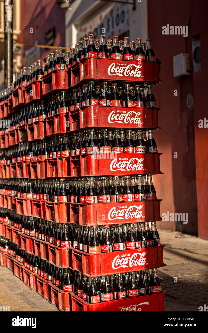 Cocacola bottles Banque de photographies et d’images à haute résolution ...