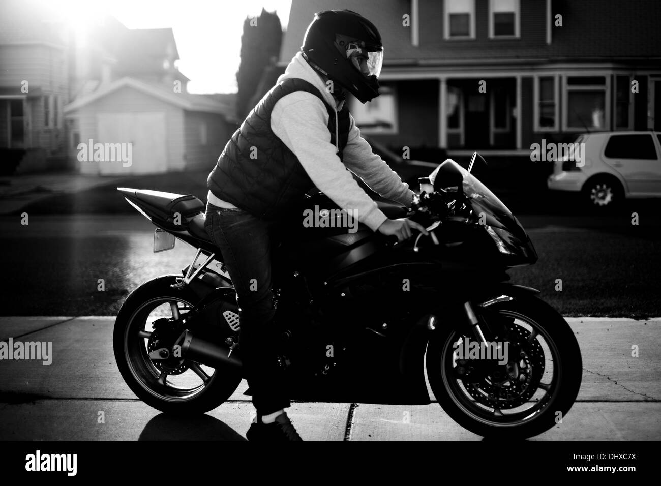 Homme et moto Banque de photographies et d’images à haute résolution ...