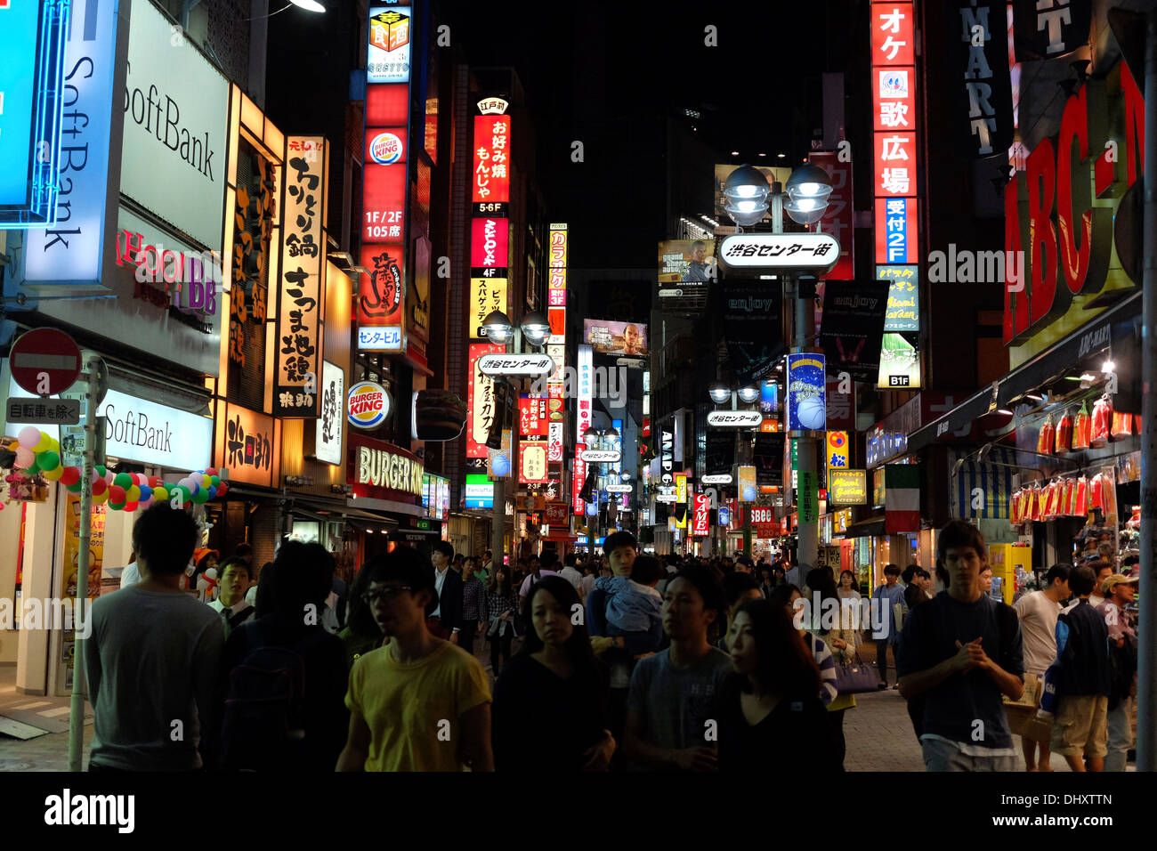 Shibuya center gai Banque de photographies et d’images à haute ...